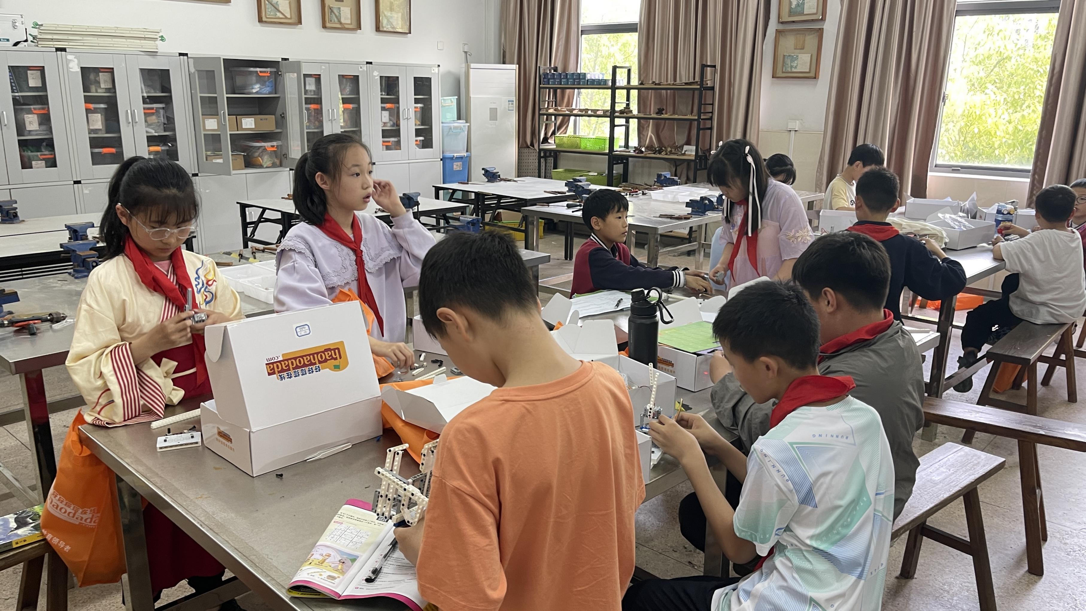 指示器 Epython硬件编程笔设计 丁荷小学 4月26日